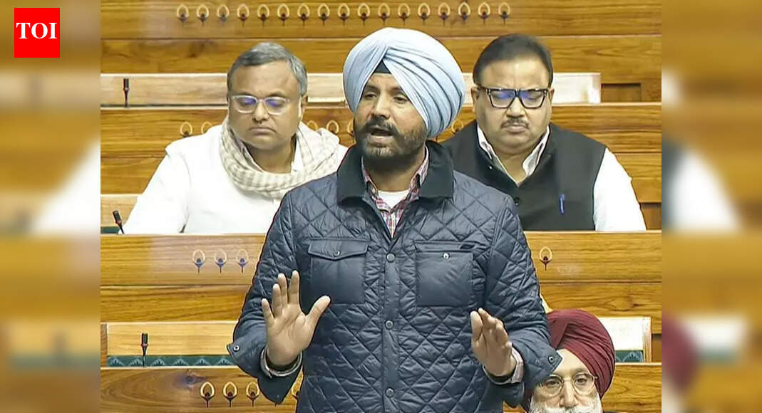 Warring says AAP should have acknowledged Manmohan Singh role in ...