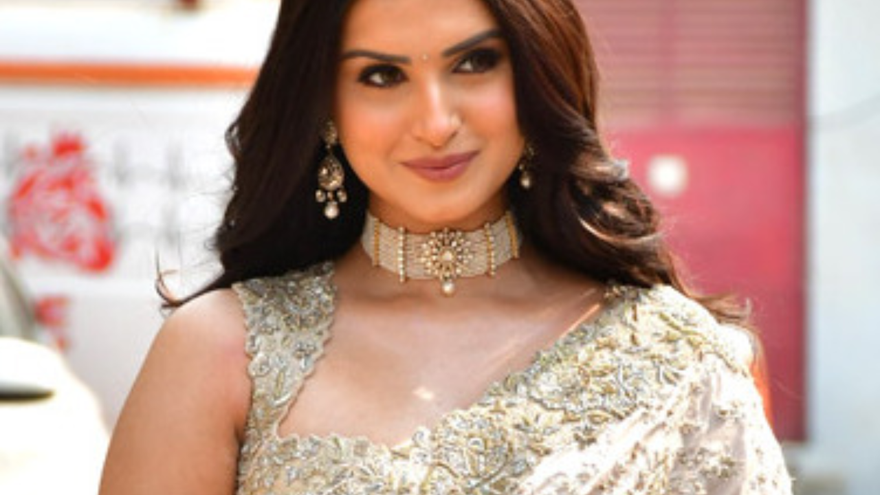 Stylish New Year Party Outfit Ideas Inspired by Tara Sutaria and Khushi ...