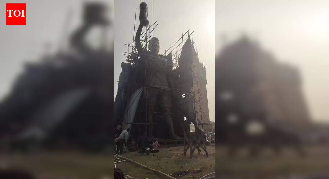 Leo Messi 70 feet statue at Lake Town