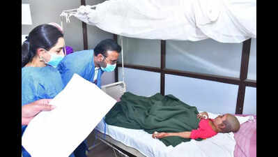 Lad visits Dharwad cylinder leak victims | Hubballi News - The Times of ...