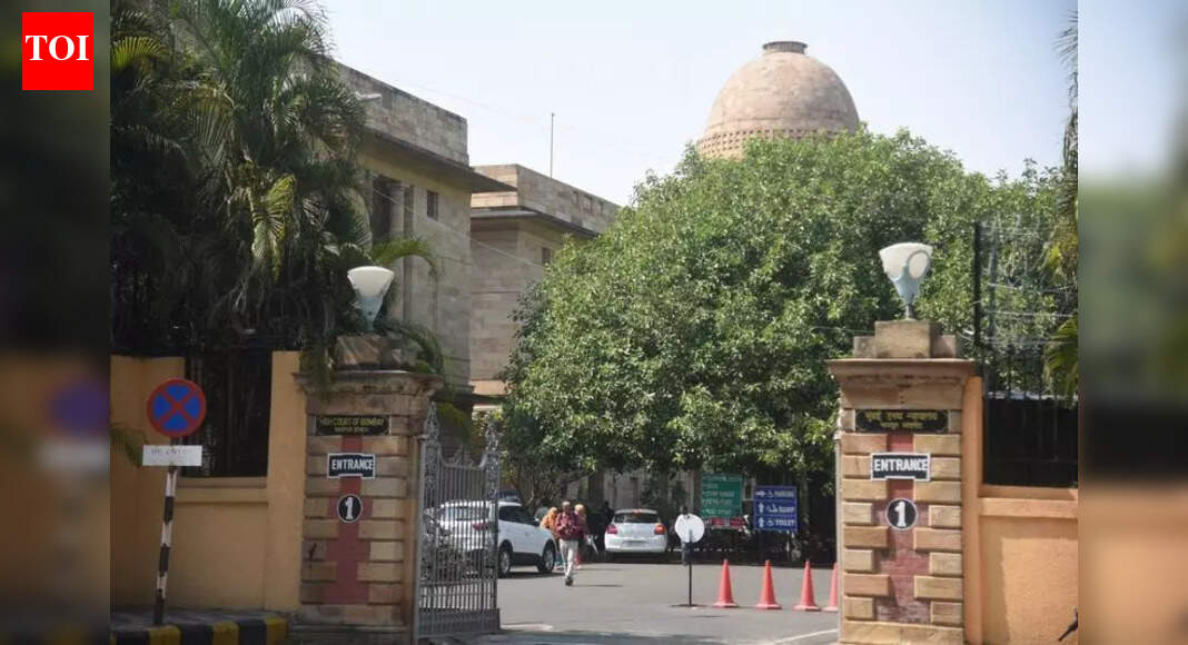 Police ban vehicle parking near HC building | Nagpur News - The Times ...