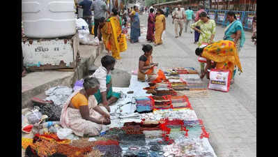 Evicted Meenakshi temple vendors allowed to return | Madurai News - The ...