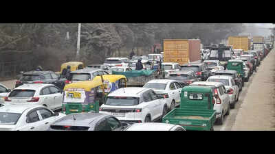 Stones, concrete hurled at cars in Hero Honda Chowk underpass, closure ...