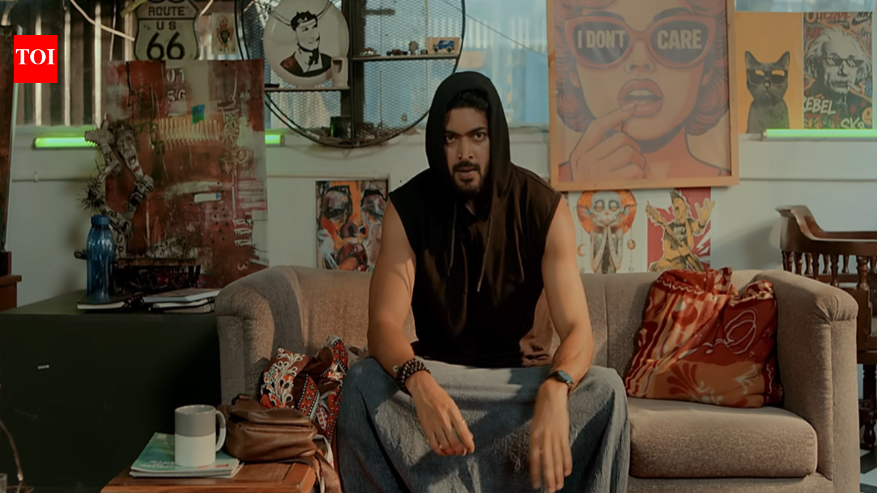 Hok Kolorob Movie Review: Saswata holds this story of student unrest ...