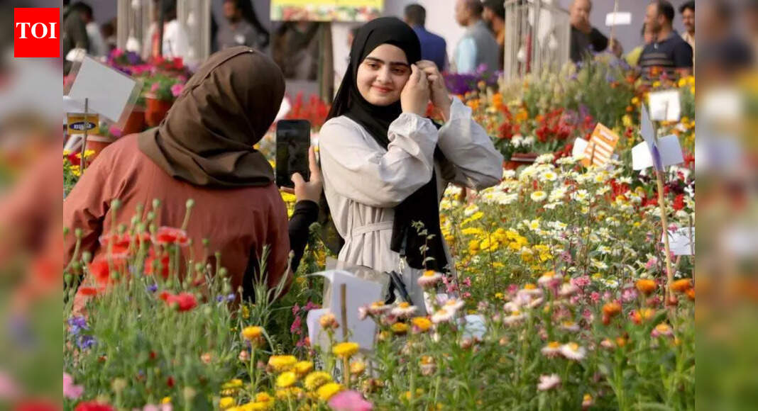 LMC plans to host mega flower show next month | Lucknow News - The ...