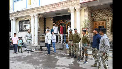 Mob attacks former MLA Shirish Chaudhary’s house in Nandurbar city ...