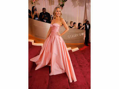 Golden Globes: Nikki Glaser jabs at Leonardo DiCaprio's younger ...