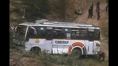 1 killed, 4 injured as bus rolls down hill in Mandi | Chandigarh News ...