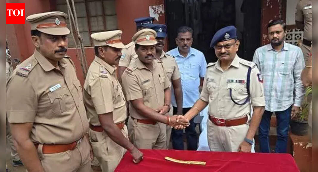 Worker, 16, scoots off with 2kg gold bar, nabbed | Trichy News - The ...