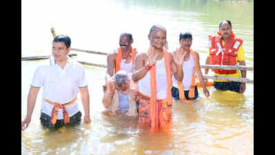 CM, wife take holy dip in Keonjhar on Makar Sankranti | Bhubaneswar ...
