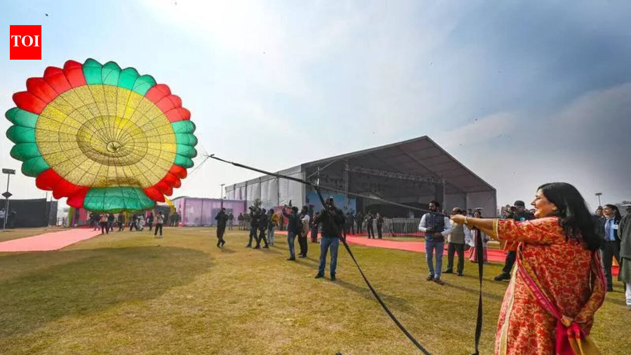 Freedom in different shapes & sizes: Kites beyond borders light up ...