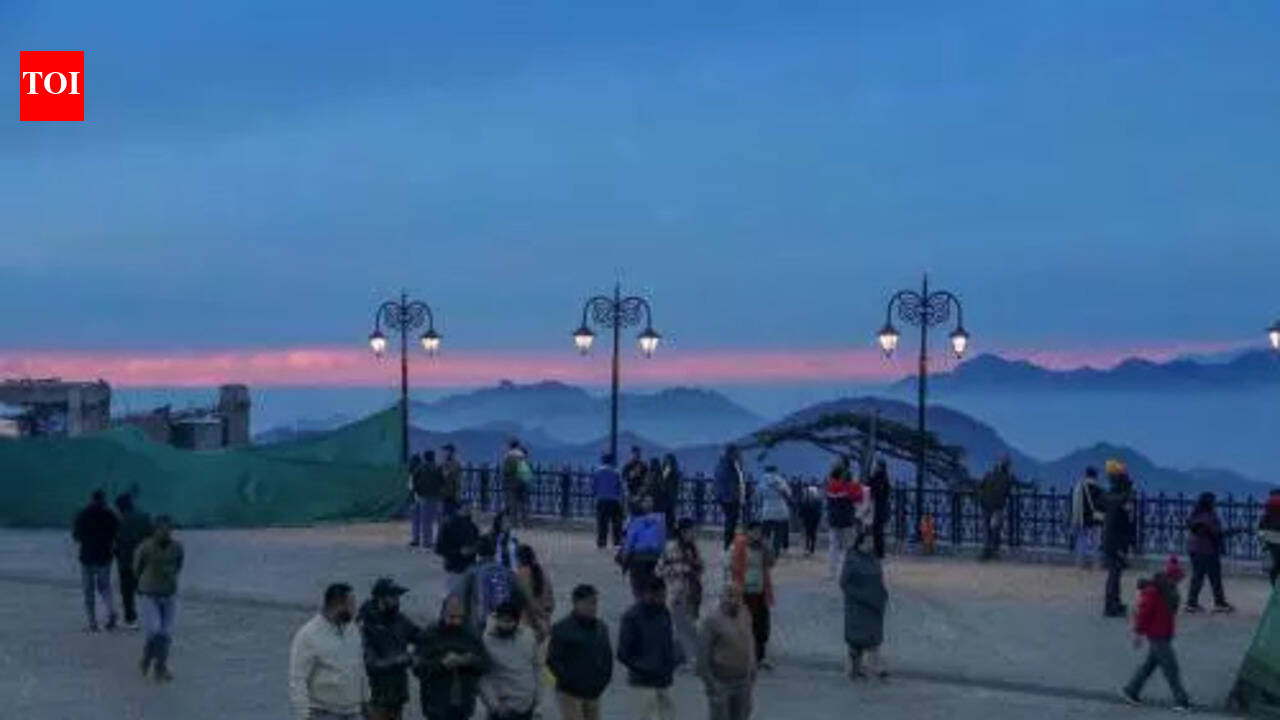 Lahaul-Spiti sees light snow as cold wave grips Himachal | Chandigarh ...