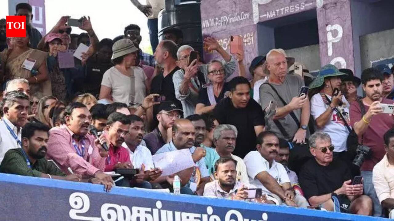Foreign tourists get a ringside view of Alanganallur jallikattu ...