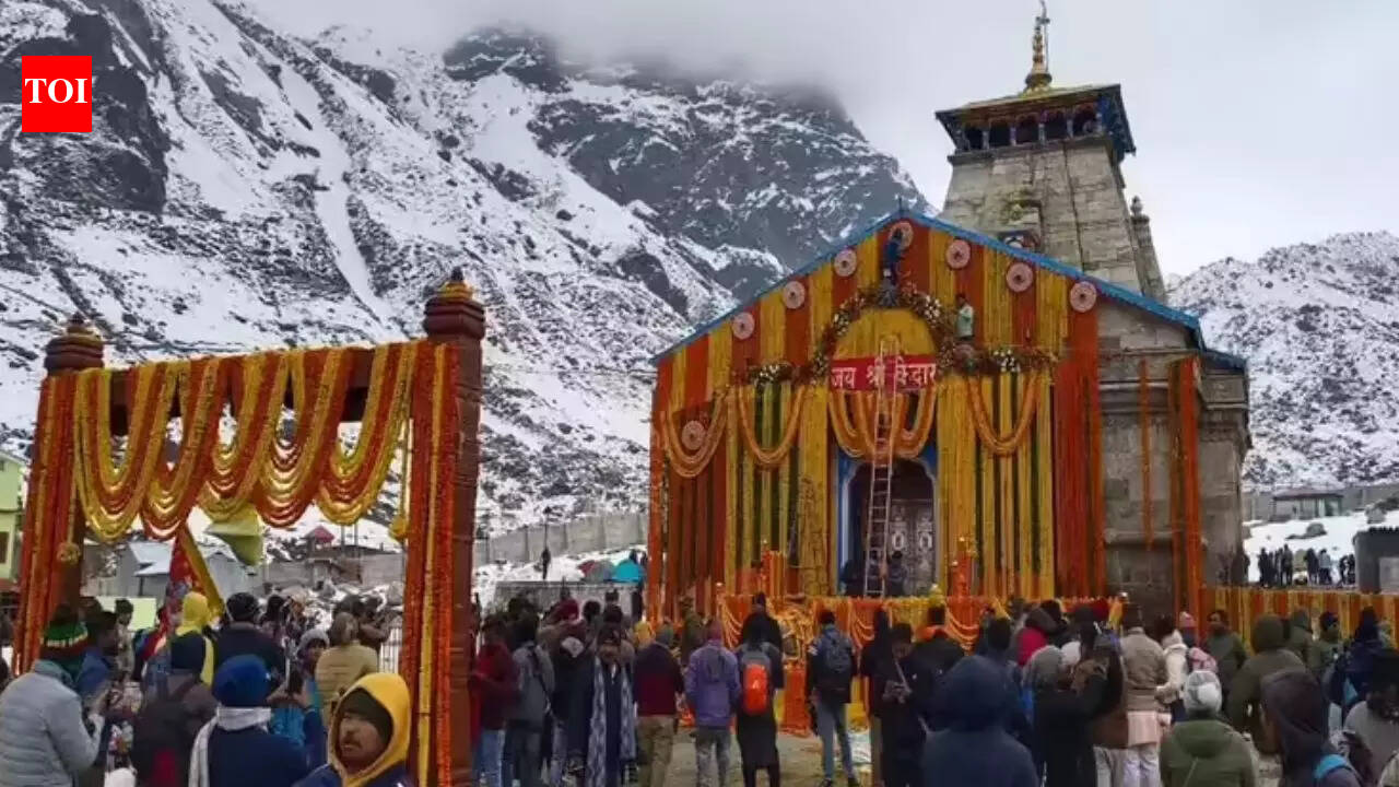 Uttarakhand: Complete ban on phones, cameras inside Char Dham temple ...