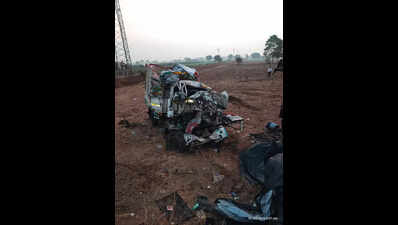 4 killed in private bus-pickup collission on Malegaon-Manmad Road ...