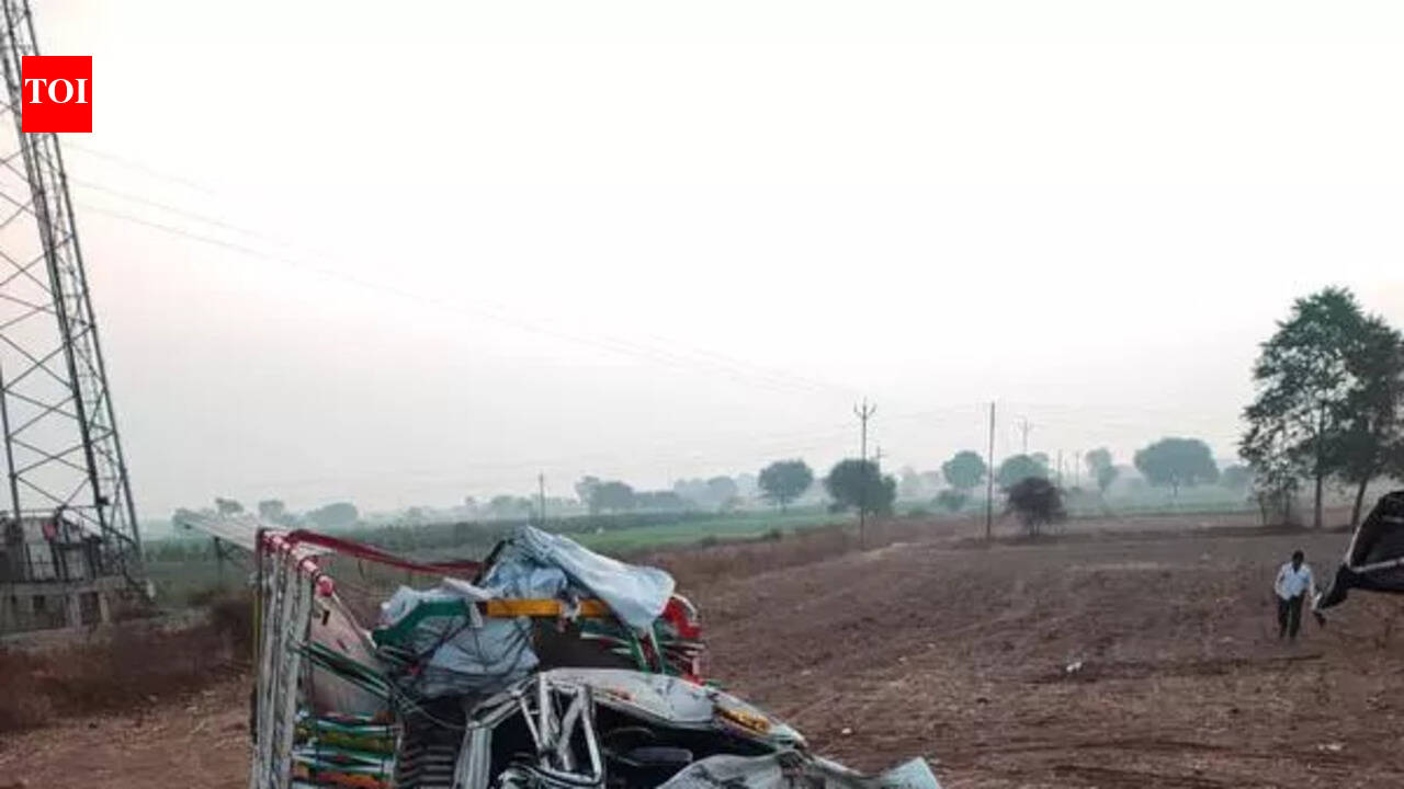 4 killed in private bus-pickup collission on Malegaon-Manmad Road ...