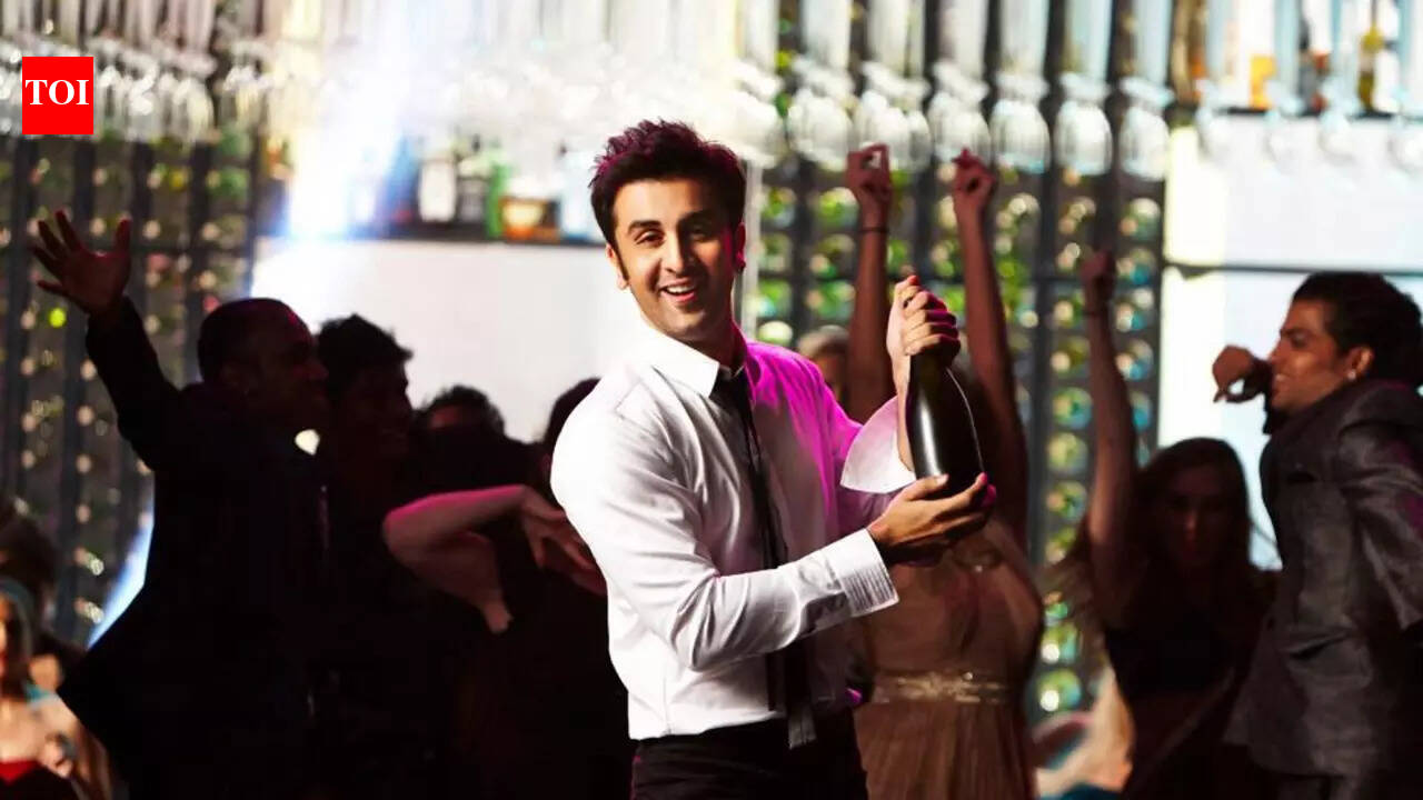 Ranbir Kapoor's ‘Badtameez Dil’ to Nora Fatehi's 'Dilbar': Iconic dance ...