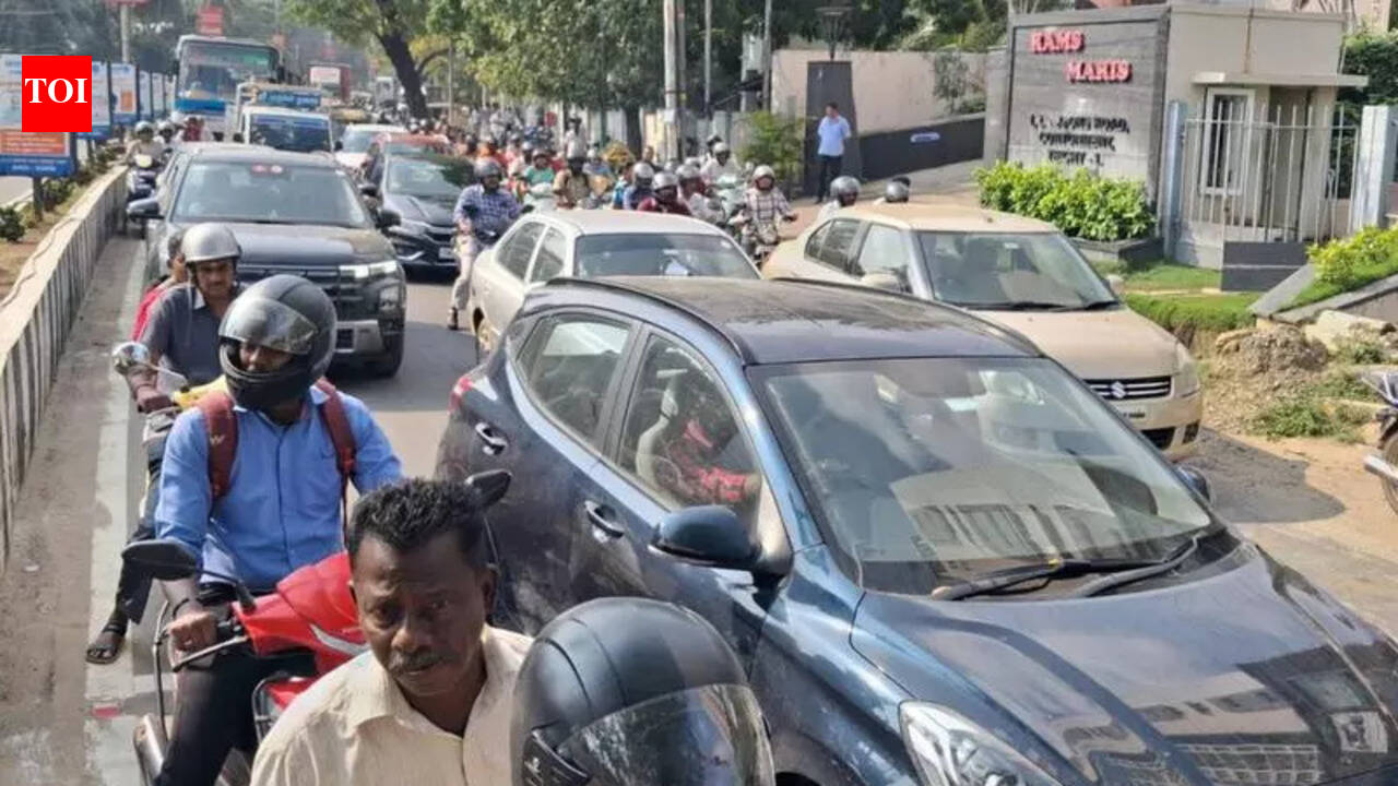 Awareness rally on road safety causes traffic snarls in Trichy | Trichy ...