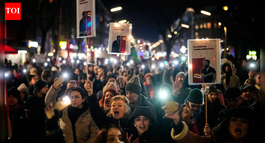 Iran Protests Live: Israel warns Iran of 'unprecedented' response if ...