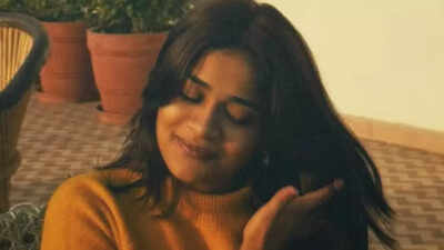 'Laalo’ star Reeva Rachh glows in yellow; Fans call her ‘Sunshine ...