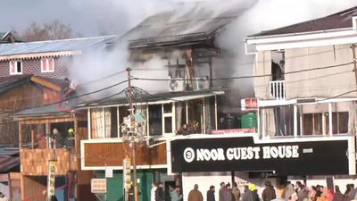 Fire breaks out at guest house in Srinagar's Dalgate | Srinagar News ...