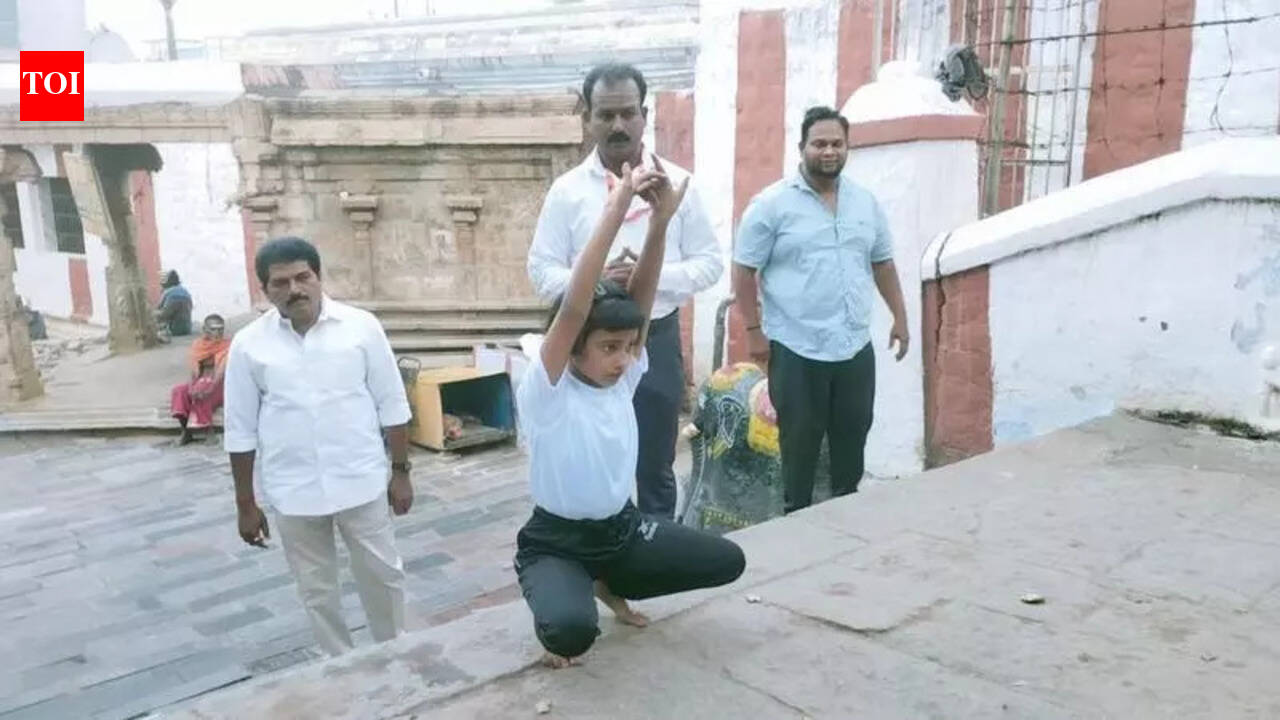 Class III Muslim girl climbs Arthanareeswarar hill temple while ...