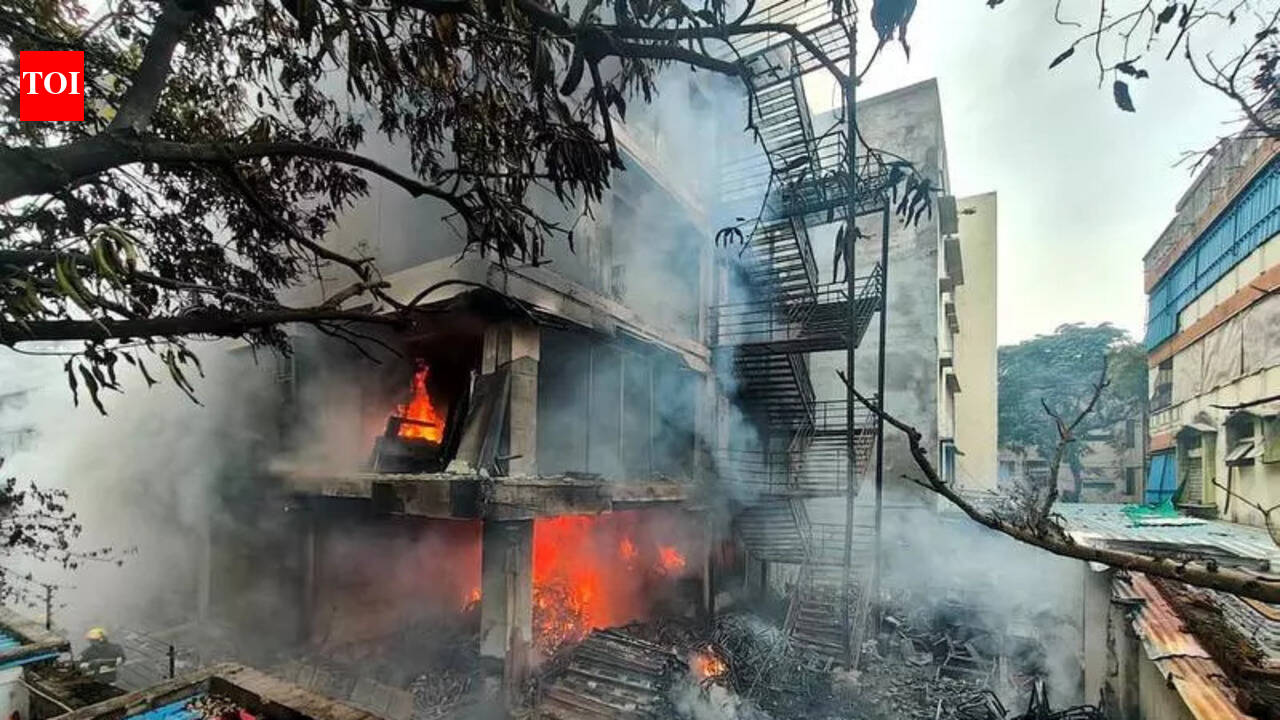Nampally fire chokes traffic | Hyderabad News - The Times of India