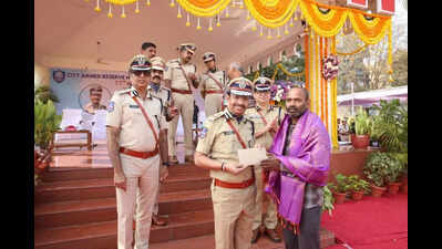 Auto driver who aided fire rescue felicitated on R-Day | Hyderabad News ...