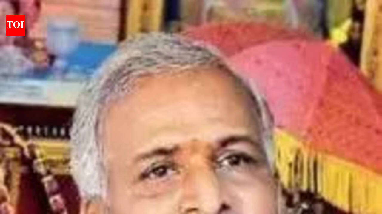 Minister distributes laptops to 284 college students | Chennai News ...