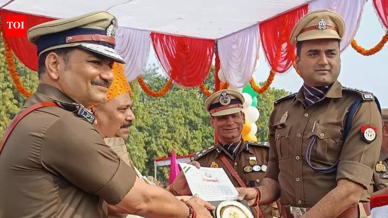 Special honour & goodwill programme for cops in city | Varanasi News ...