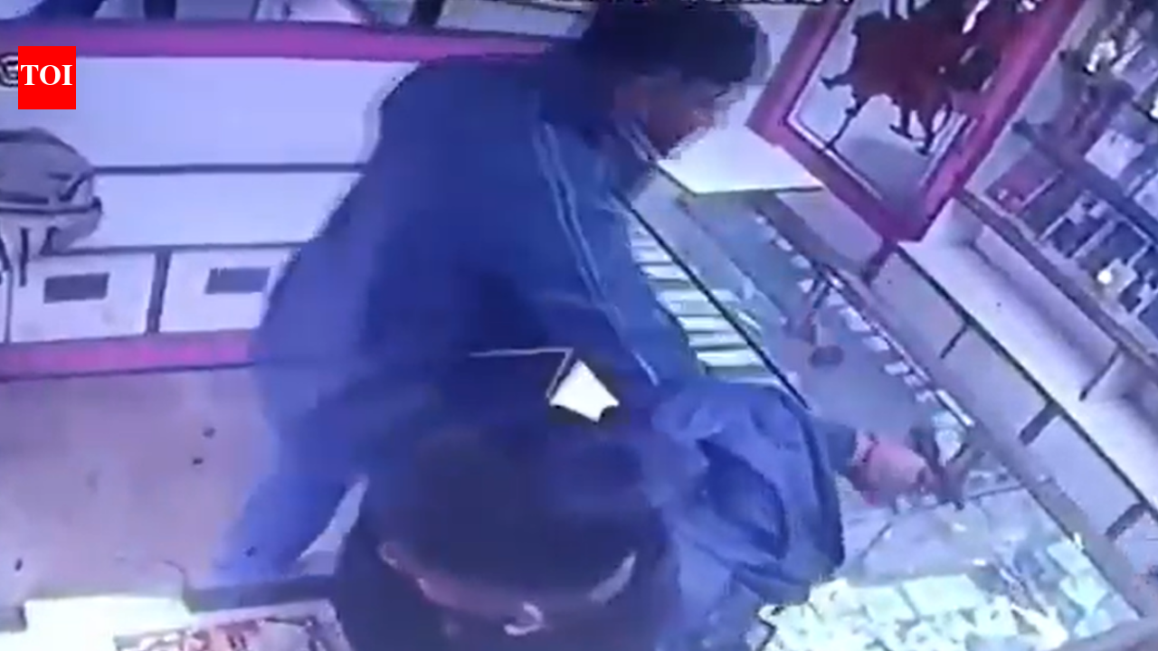 Bengaluru armed robbery: Posing as customers, trio storm jewellery shop ...