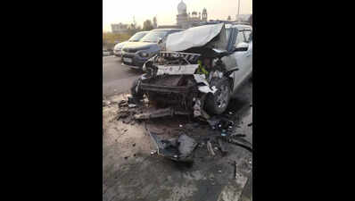 Car hits stationary bus at Phagwara, 2 killed | Chandigarh News - The ...