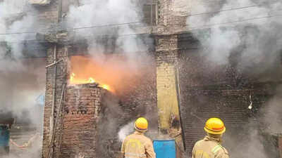 Short-circuit sparks fire in city, 7 rescued | Kanpur News - The Times ...