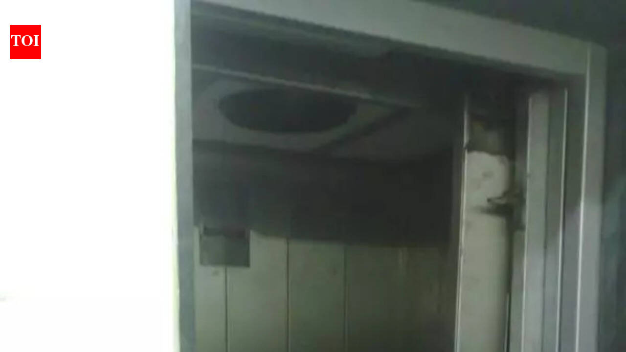 18 safe after elevator overload | Nashik News - The Times of India
