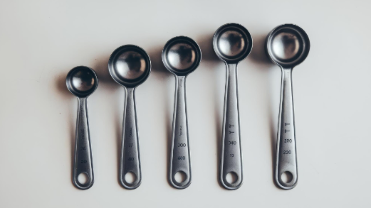 Teaspoon vs Tablespoon: Difference, Uses & Chef’s Measuring Tips