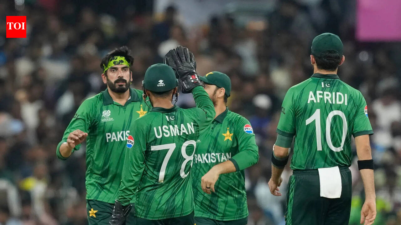 PAK vs USA, T20 World Cup 2026 Live Score: Shadab Khan tightens the ...