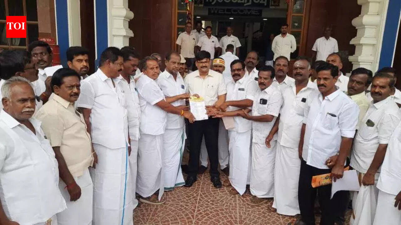 Truck operators go on strike; paddy movement hit | Trichy News - The ...