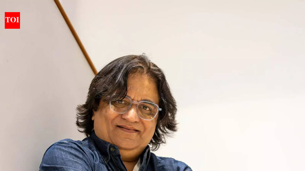 Swanand Kirkire steps into a new creative role | Bollywood Movie News ...