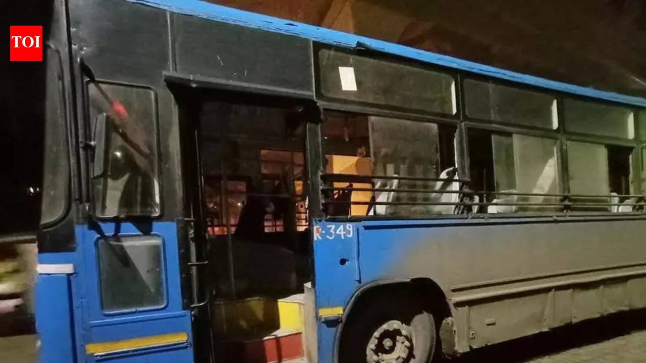 PMPML e-bus with 50 people on board catches fire in Chakan | Pune News ...