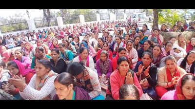Anganwadi staff seek Rs 140 daily hike, warn of indefinite stir ...