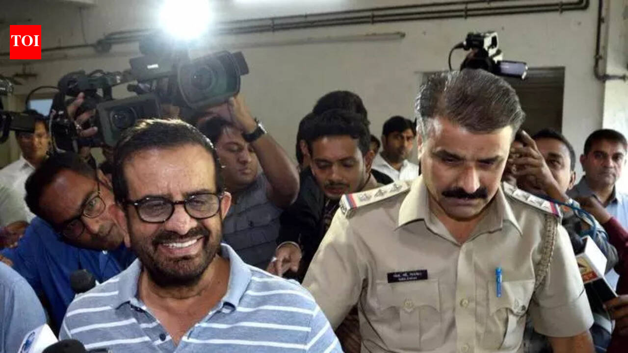 FIR filed against 4 Gajera brothers in Rs 1,928 Cr Fraud Case | Surat ...