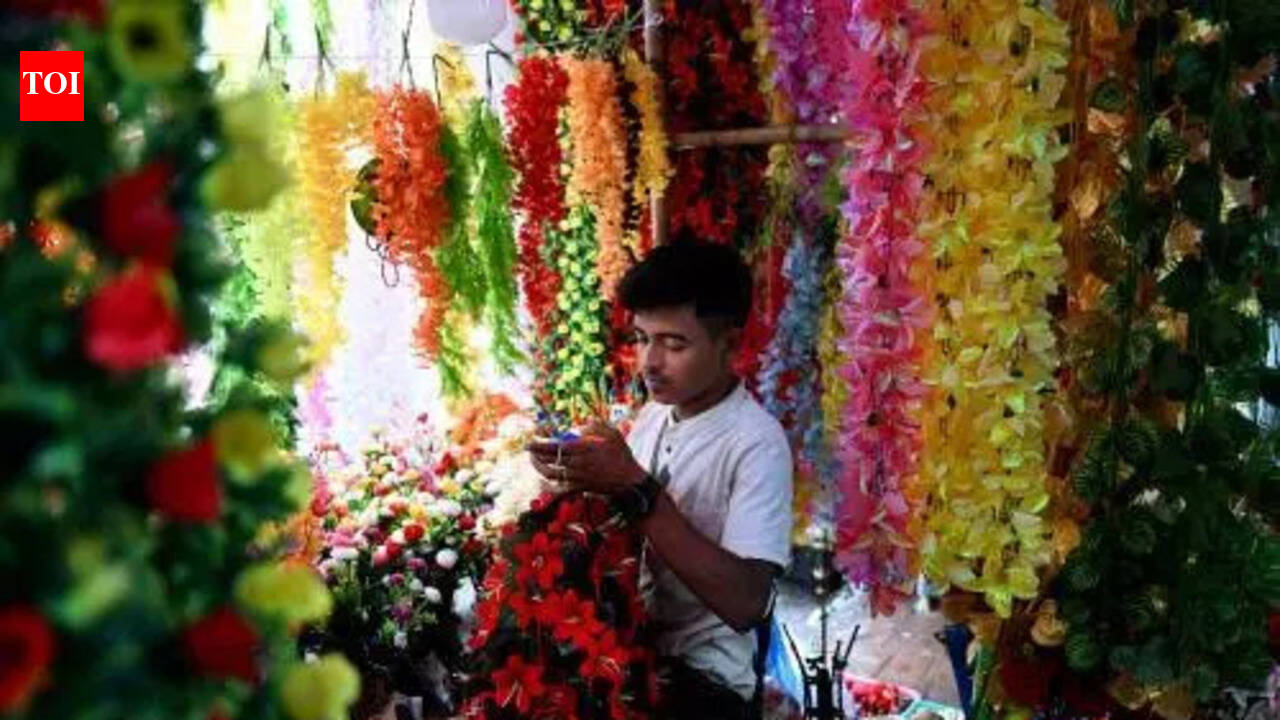 Stricter action on use of non-degradable plastic flowers: Maha CM ...