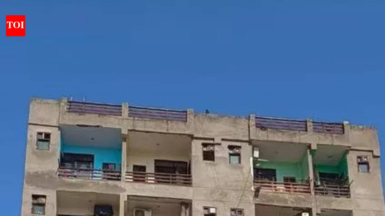 Fire breaks out in 5-storey Ghaziabad building, couple die, 25 injured ...