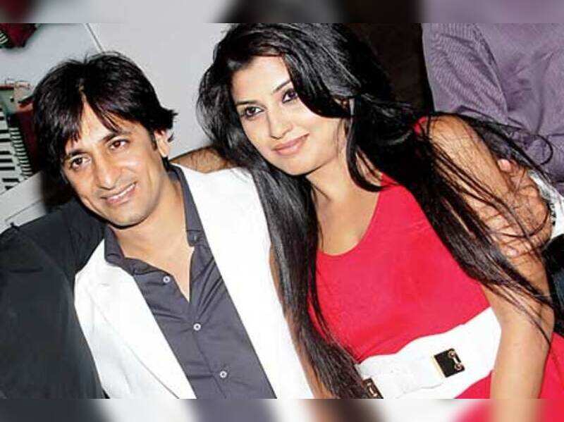Rajeev Paul launches Mumbai, Mohabbat aur Tanhai | Events Movie News ...