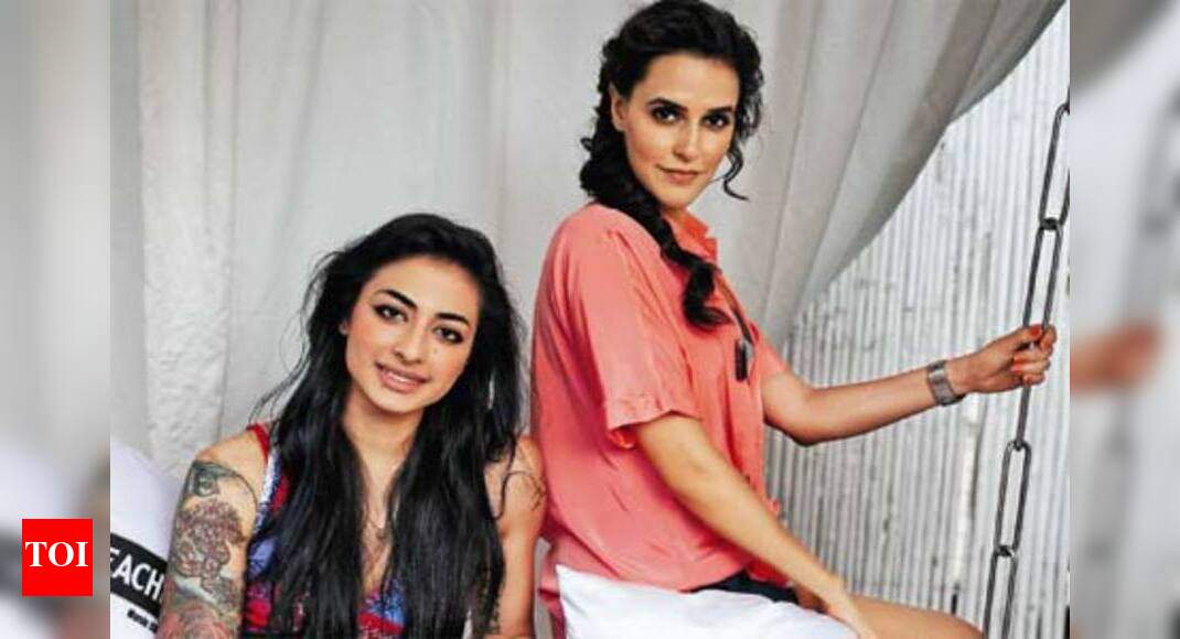 Neha Dhupia and VJ Bani enjoying a pool party in Delhi | Events Movie ...