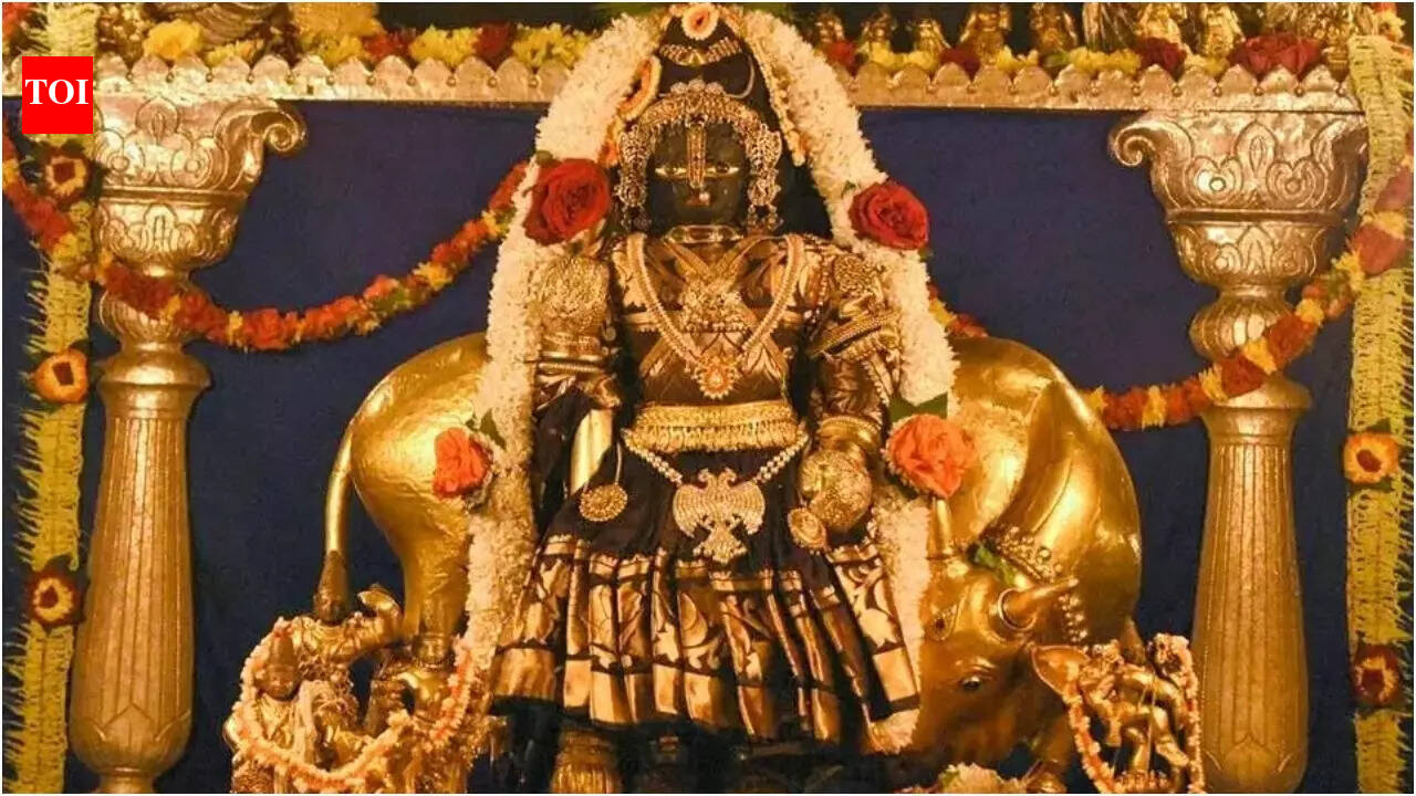 Udupi Sri Krishna Matha: The temple where the Lord turned himself to ...