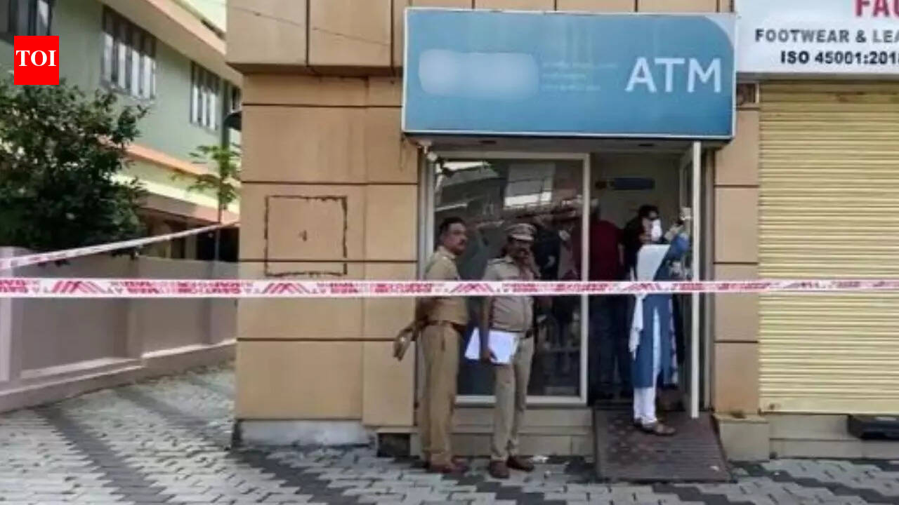 Mob attacks policemen, stops them from arresting ATM robbery suspect in ...