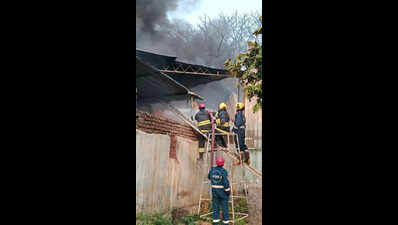 Fire breaks out in a row of shops at Farooqnagar in Hyderabad ...