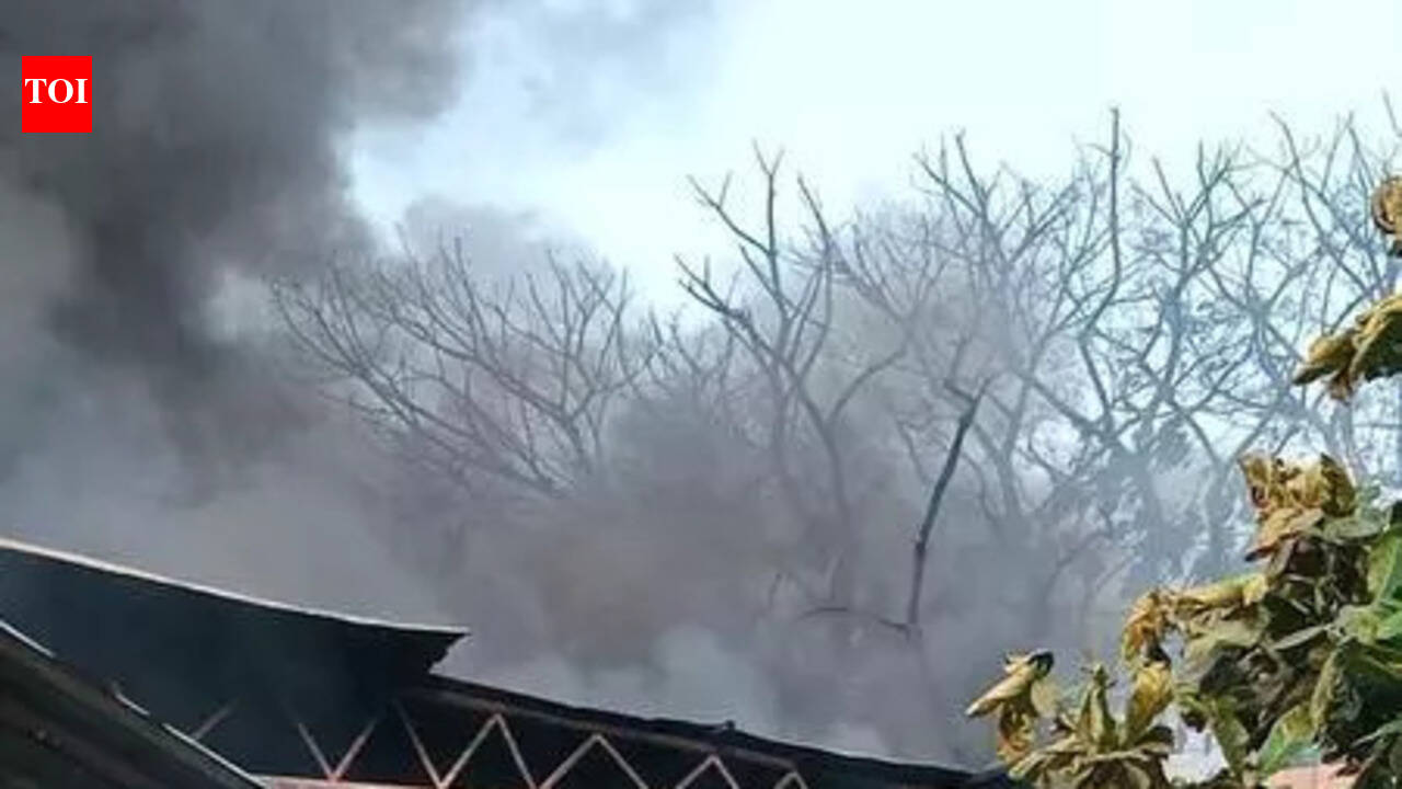 Fire breaks out in a row of shops at Farooqnagar in Hyderabad ...