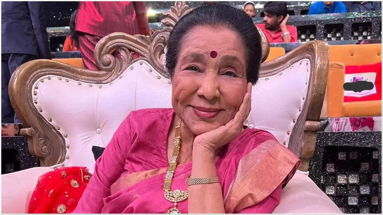 Asha Bhosle Passes Away At 92, An Unforgettable Voice Falls Silent